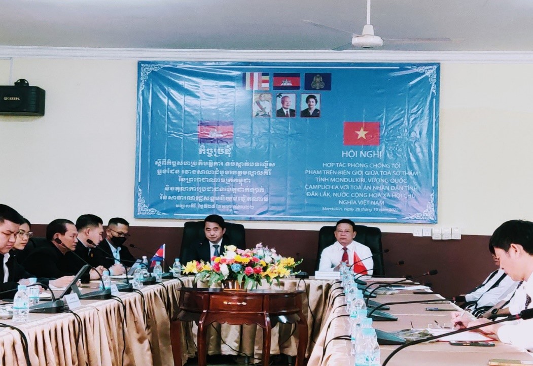 Đoàn công tác Tòa án nhân dân hai cấp tỉnh Đắk Lắk thăm và làm việc tại Toà án tỉnh Mondulkiri ...